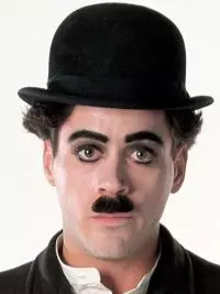 Downey en la bildo de Chaplin