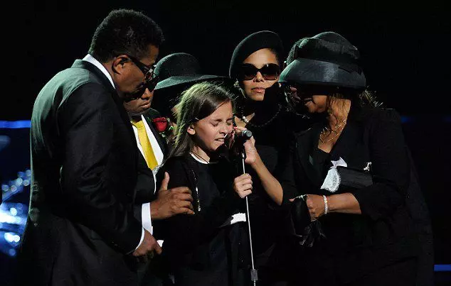 Paris ve Michael Jackson'ın 2009'da Los Angeles'taki cenazesinde akrabaları