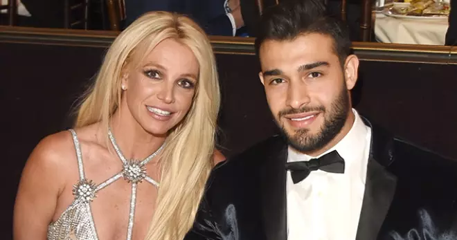 Britney Spears e bontšitse motjeko oa takatso ea lerato ho balateli le sam ea hae ea ho ratoang