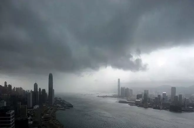 夏にはここに強い風があります、時々台風