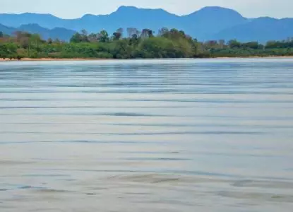 San Río - Limpa de auga e costa de area