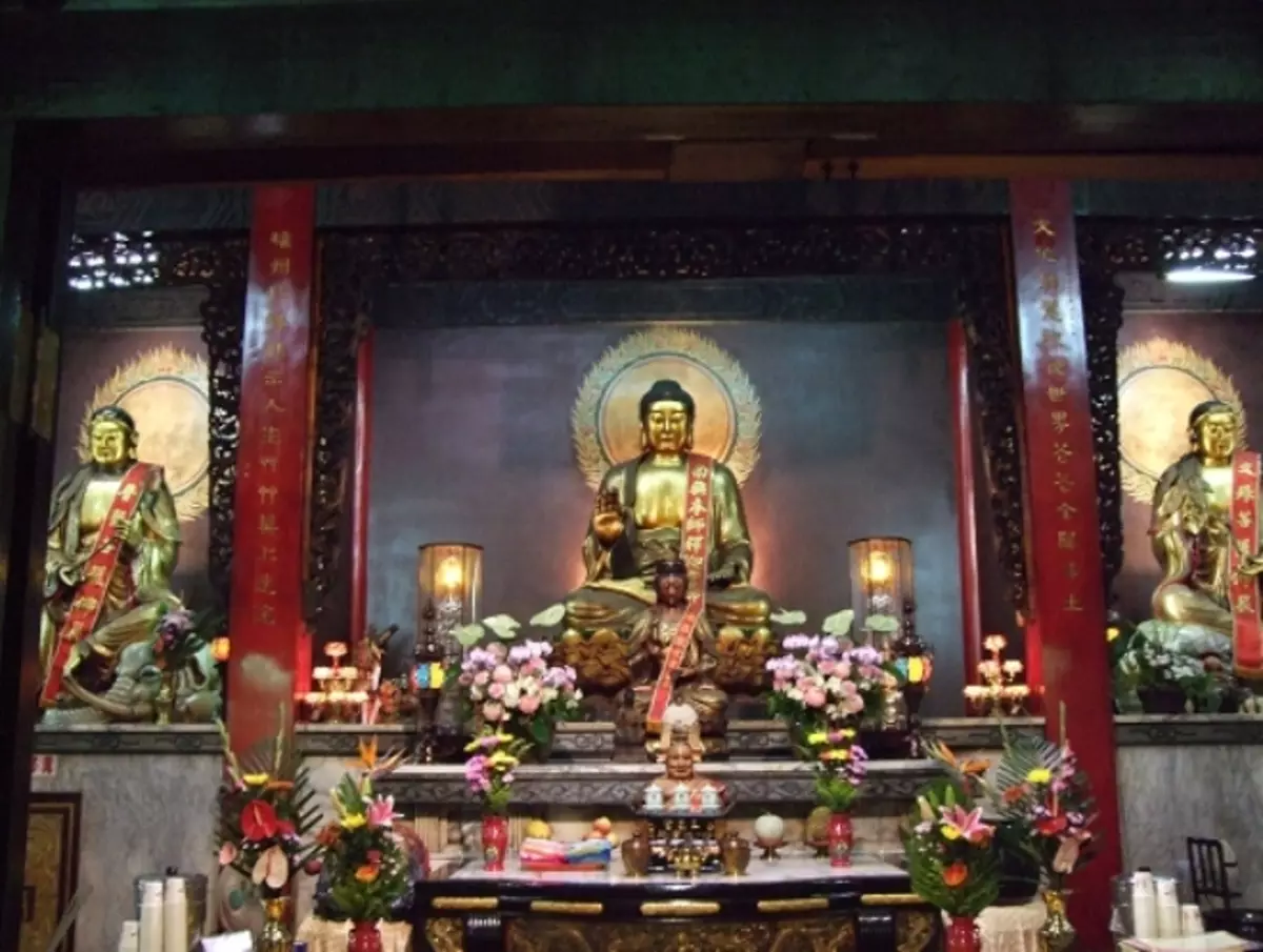 Kolme kuvaa Buddha