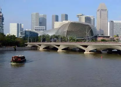 Cruise di atas kapal wisata