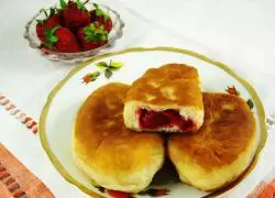 Patties với dâu tây.