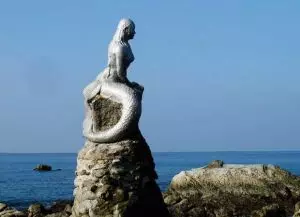 Undinė skulptūra Ngapali paplūdimyje