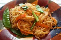 ဟင်းသီးဟင်းရွက်များနှင့်အတူ spaghetti