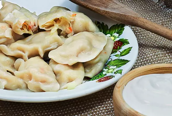 ಪಾಕವಿಧಾನ - ಸೌಯರ್ಕ್ರಾಟ್ ಜೊತೆ dumplings