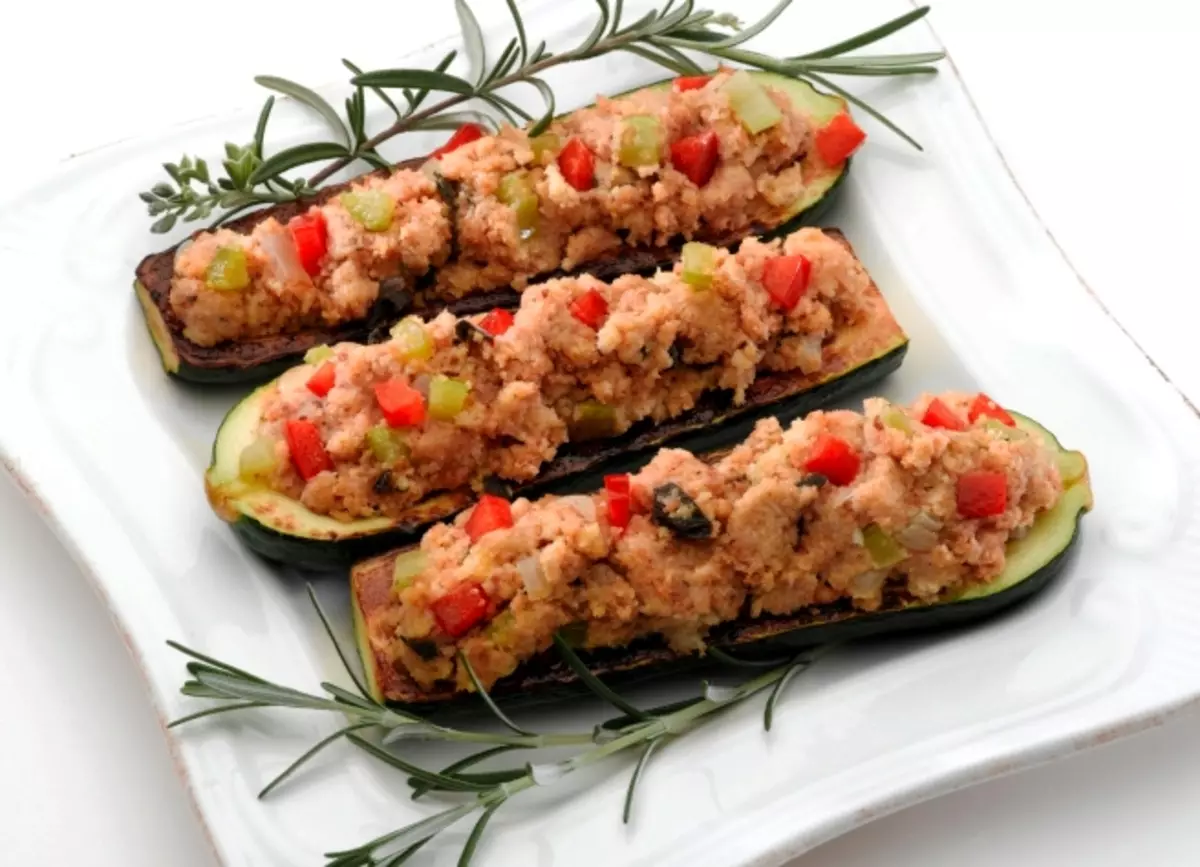 Stuffed zucchini nkoj