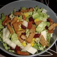 Salad với bắp cải và bánh quy