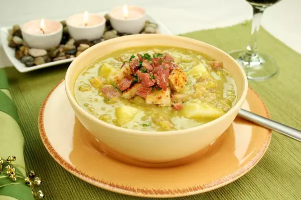 Soupe aux pois au jambon