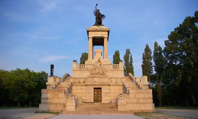 Mausoleum Lyosh Koshuta, Keserpesha