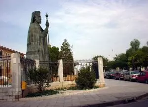 Statuo de bronzo de Ĉefepiskopo Makarios