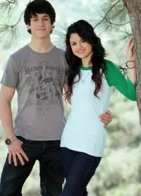 Selena en David hebben elkaar ontmoet op de set van de seriewizards van Waverly Place