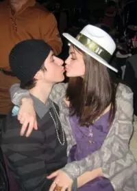 Selena Gomez eta David Henry Kiss