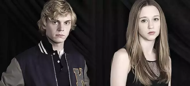 Evan Peters y Taisza Farmig