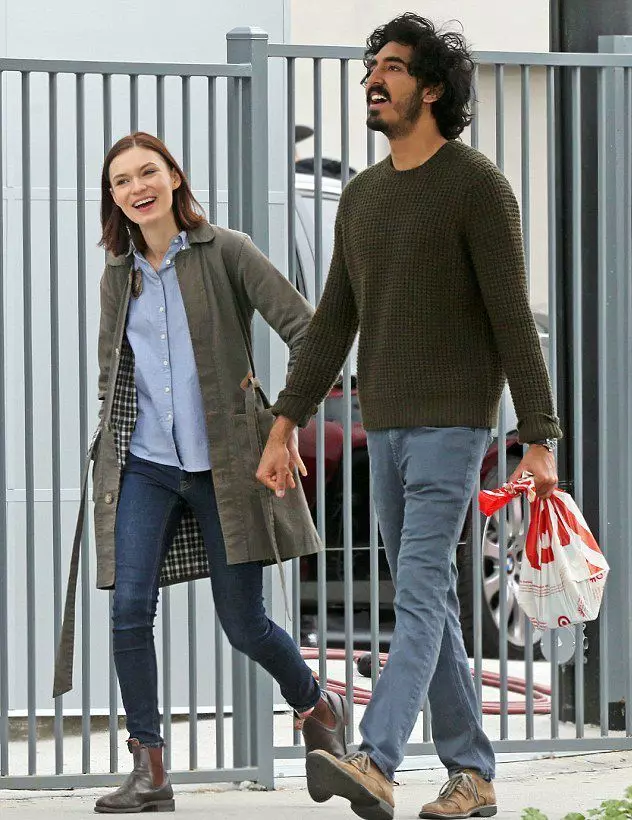 Dev Patel med Tilda Cobem Hervey på en dato i Los Angeles