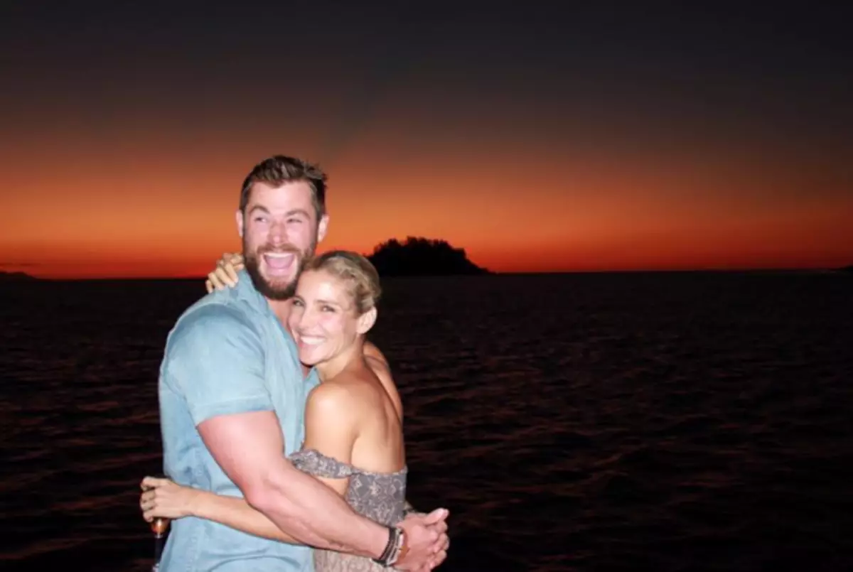 Chris Hemsworth กับ Elsa Pataki ภรรยาของเขา