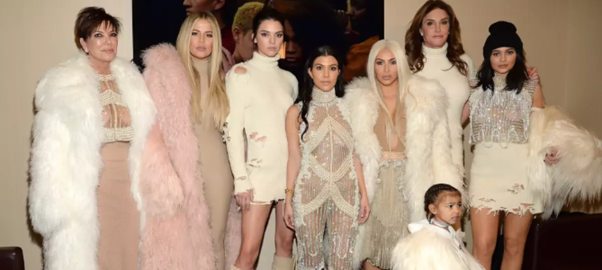 خانواده Kardashian Jenner و دیگر ستاره ها در نمایش Kanye West