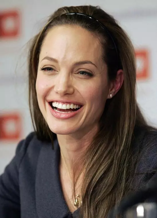 Angelina Jolie be makiažo