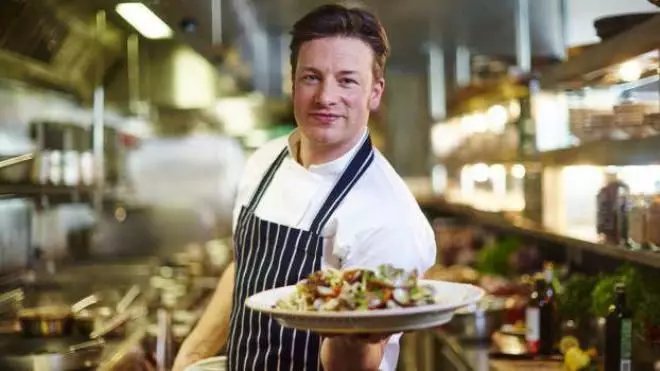 Jamie Oliver anomanikidzwa kuvhara chikamu chemaresitoreti ayo nekuda kwekukuvadza