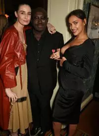 Irina Shayk con Edward Annin Ful e modelo Erin O'Connor