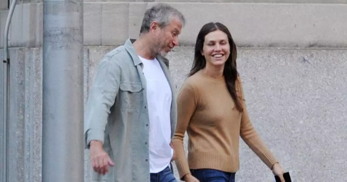 Cựu vợ chồng Roman Abramovich và Daria Zhukov đã được nhìn thấy cùng nhau ở New York