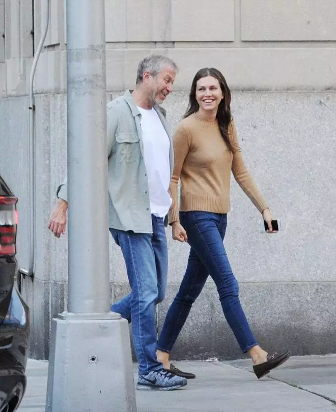 Romerska Abramovich och Daria Zhukov på en promenad i New York