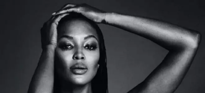 Na faʻaalia e Supermodel Naomi Campbell i luma o le mea pueata e lagolago ai le faʻasoa "faasaolotoina"