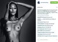 Nude Naomi Campbell nello screenshot da Instagram