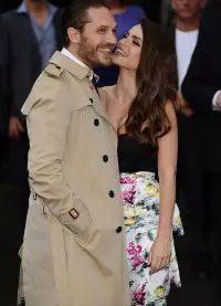 Laimīgs laulātais tom hardy un Charlotte Riley