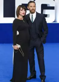 Tom Hardy un Charlotte Riley gaidot bērnu