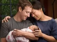 Mark Zuckerberg kaj Priscilla Chan kun sia filino