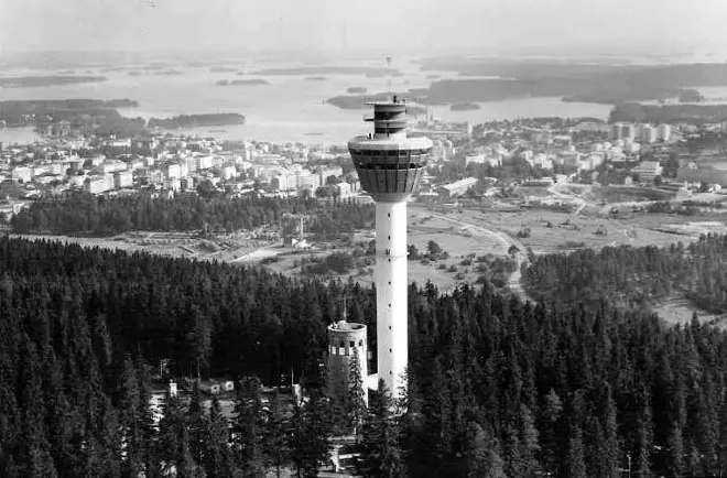 1963 - 2 кули, стари и нови, во близина