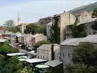 Blick auf die Stadt von der alten Brücke Mostar