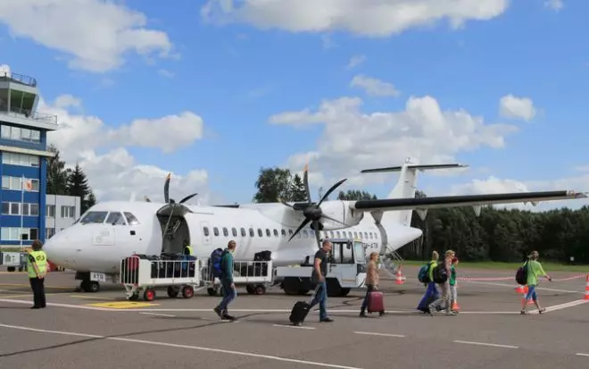 Pasaxeiros no aeroporto de Tartu