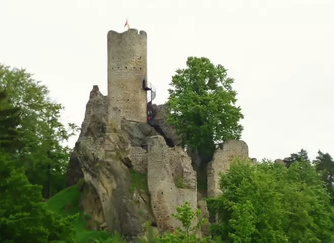 ruins ຂອງ Fredstein Castle