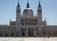 Katedralo Almudena - Centra enirejo