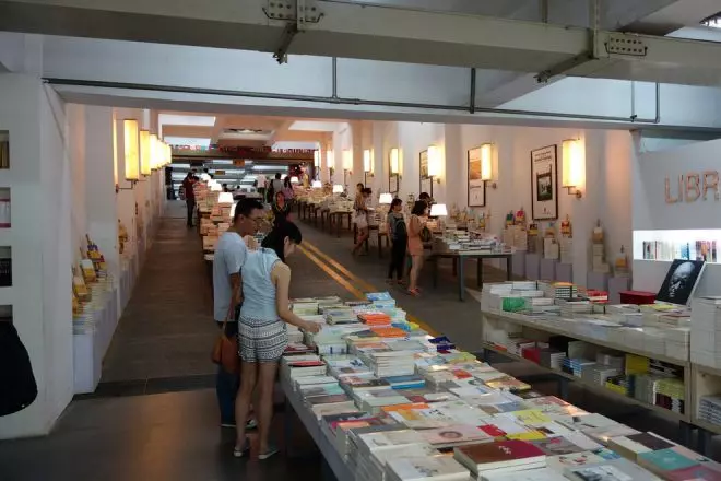 Dentro da librería chinesa