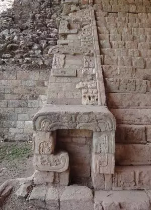 Hieroglyphic trapp i nærheten