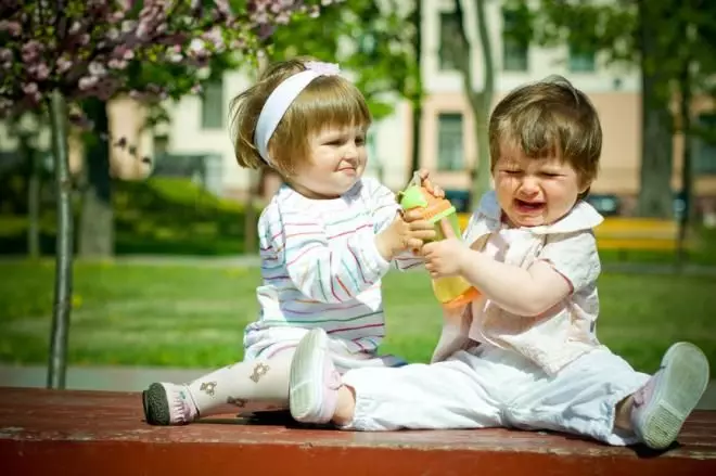 Kinderen dwingen om te delen