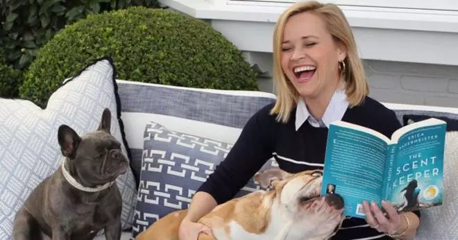 Reese witherspoon dengan seekor anjing