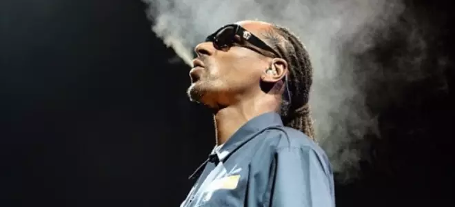 Rapper snoop dogg ua kev cai ua kev cai ntawm cov tshuaj maj hauv tebchaws Amelikas