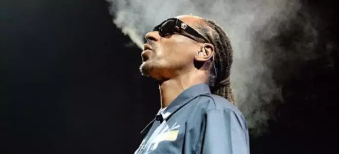 De Rapper Snoop Dogg huet d'Legaliséierung vu Marihuana an Amerika gefeiert