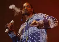 Snoop Dogg, konsertde tüsse çilim çekýär