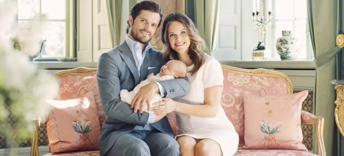 Officiële foto's van Prins Charles Philip en Princess Sofia met een pasgeboren zoon verscheen op het netwerk.