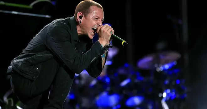 زه د ابد لاړو: Chester Bennington لاسونه تپل