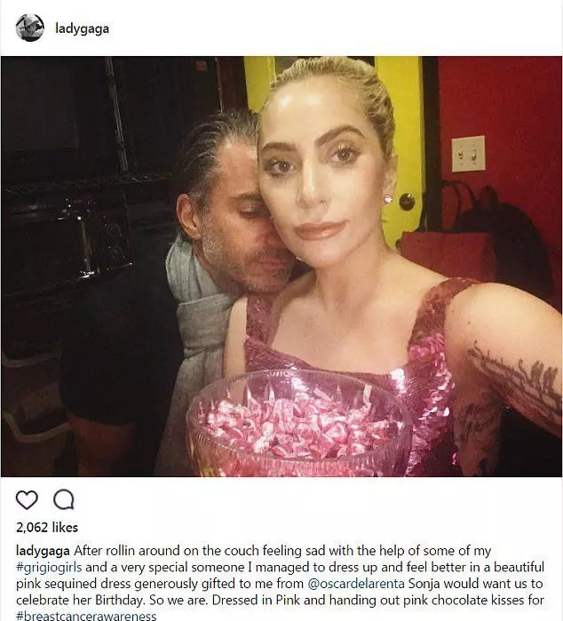 D'Lady Gaga huet eng Foto mam Krisno Karino belove publizéiert