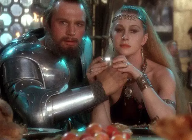 Liam Nison e Helen Mirren nel film Eccalibur 1981