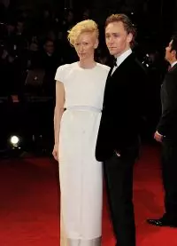 Tilda Suinton kaj Tom Hiddleston - estis atribuitaj al la romano kaj en la reala vivo