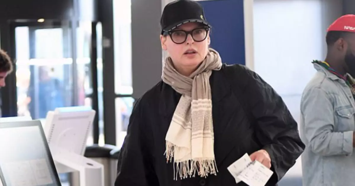 Foto Hari: Tidak dapat dikenali Linda Evangelist di New York Airport